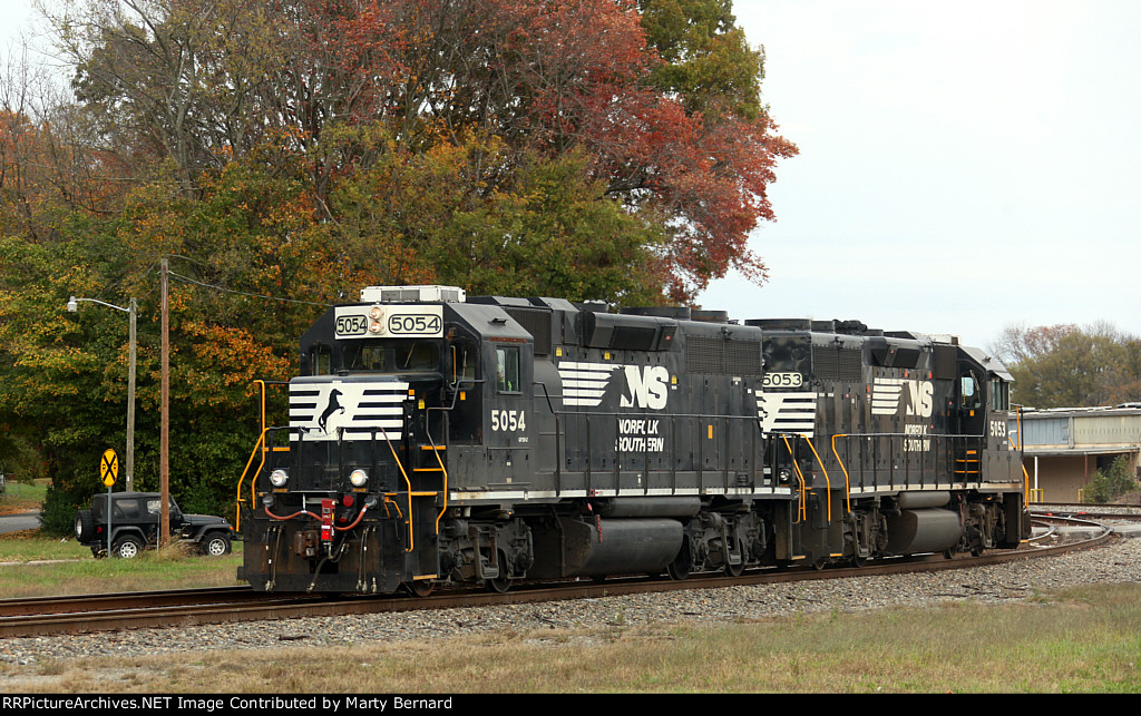 Sisters 5054 and 5053 at Yadkin Jct.
